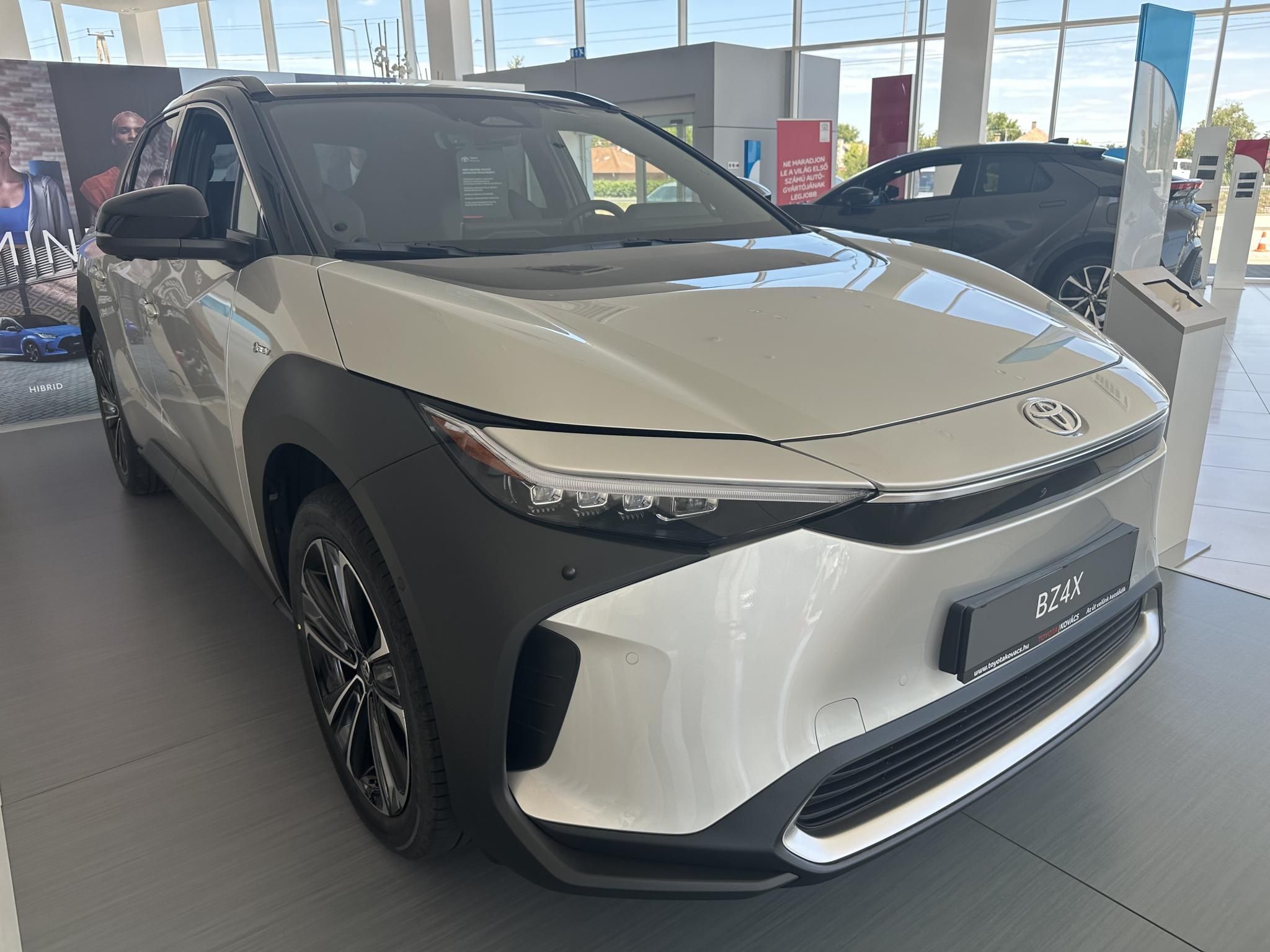 Autó ajánlat Toyota bZ4X - Elektromos 2025 20 480 000 Ft bruttó Toyota ...