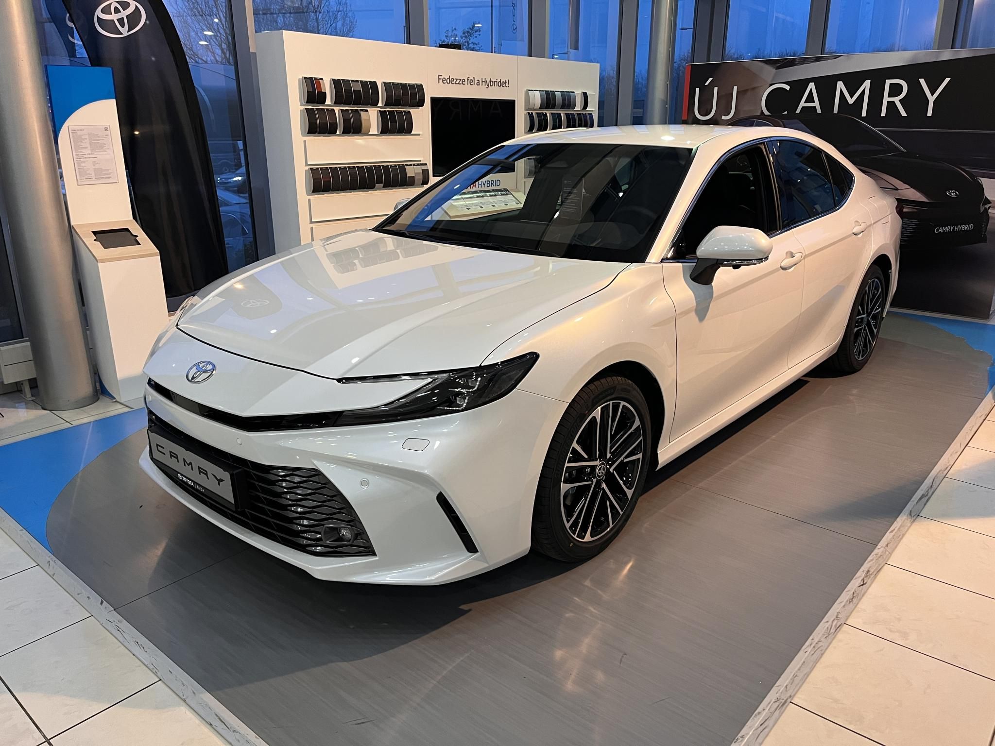 Autó ajánlatok megtekintése - Camry 14 450 000 Ft-tól | Szalonautók